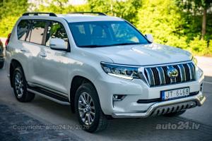 White Toyota Land Cruiser 2018 in Riga, with an engine capacity of 2.80 L and mileage of 109 thousand km for 42990 €, photo 4 on AUTOMOTO.COM.LV