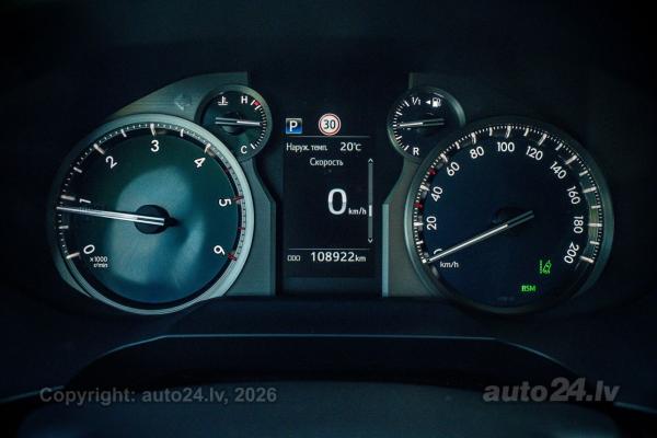 White Toyota Land Cruiser 2018 in Riga, with an engine capacity of 2.80 L and mileage of 109 thousand km for 42990 €, photo 10 on AUTOMOTO.COM.LV