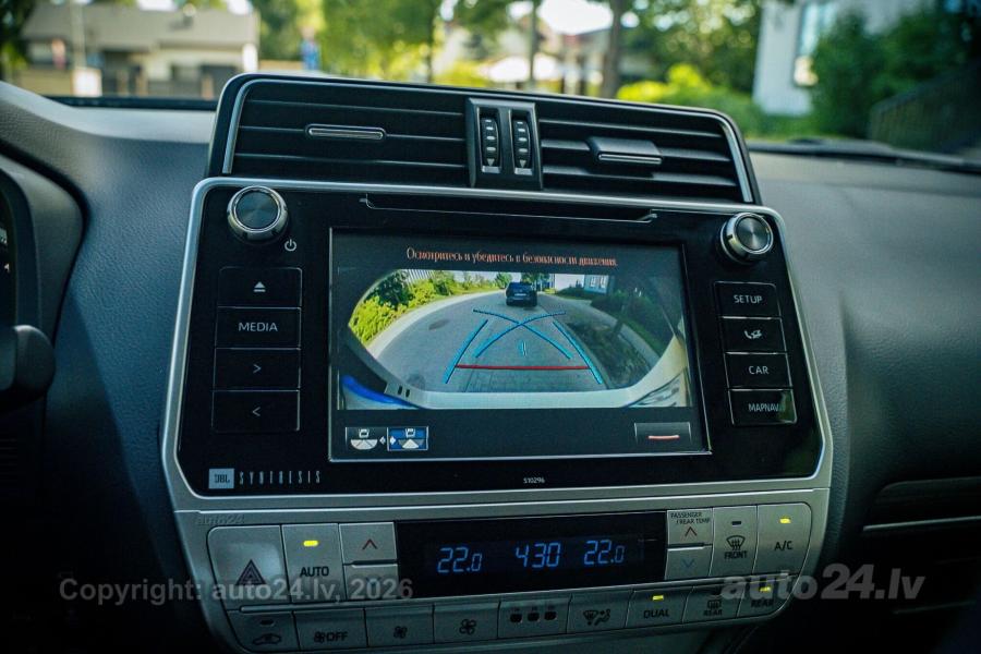 White Toyota Land Cruiser 2018 in Riga, with an engine capacity of 2.80 L and mileage of 109 thousand km for 42990 €, photo 18 on AUTOMOTO.COM.LV