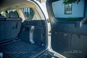 White Toyota Land Cruiser 2018 in Riga, with an engine capacity of 2.80 L and mileage of 109 thousand km for 42990 €, photo 30 on AUTOMOTO.COM.LV