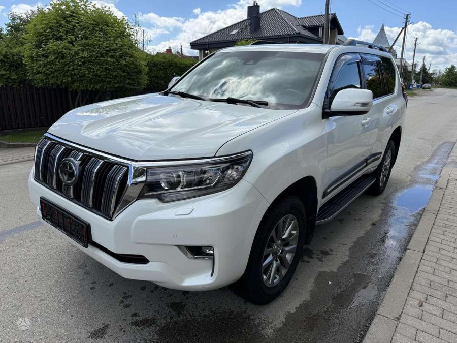 White Toyota Land Cruiser 2018 in Marijampole, with an engine capacity of 2.76 L and mileage of 150 thousand km for 33600 €, photo 1 on AUTOMOTO.COM.LV