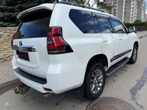 White Toyota Land Cruiser 2018 in Marijampole, with an engine capacity of 2.76 L and mileage of 150 thousand km for 33600 €, photo 5 on AUTOMOTO.COM.LV