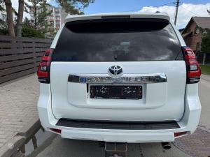 White Toyota Land Cruiser 2018 in Marijampole, with an engine capacity of 2.76 L and mileage of 150 thousand km for 33600 €, photo 6 on AUTOMOTO.COM.LV