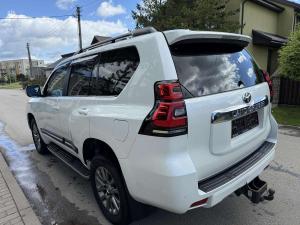 White Toyota Land Cruiser 2018 in Marijampole, with an engine capacity of 2.76 L and mileage of 150 thousand km for 33600 €, photo 7 on AUTOMOTO.COM.LV