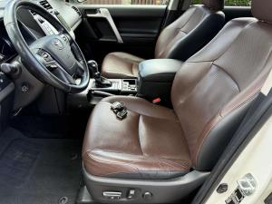 White Toyota Land Cruiser 2018 in Marijampole, with an engine capacity of 2.76 L and mileage of 150 thousand km for 33600 €, photo 10 on AUTOMOTO.COM.LV