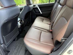 White Toyota Land Cruiser 2018 in Marijampole, with an engine capacity of 2.76 L and mileage of 150 thousand km for 33600 €, photo 11 on AUTOMOTO.COM.LV