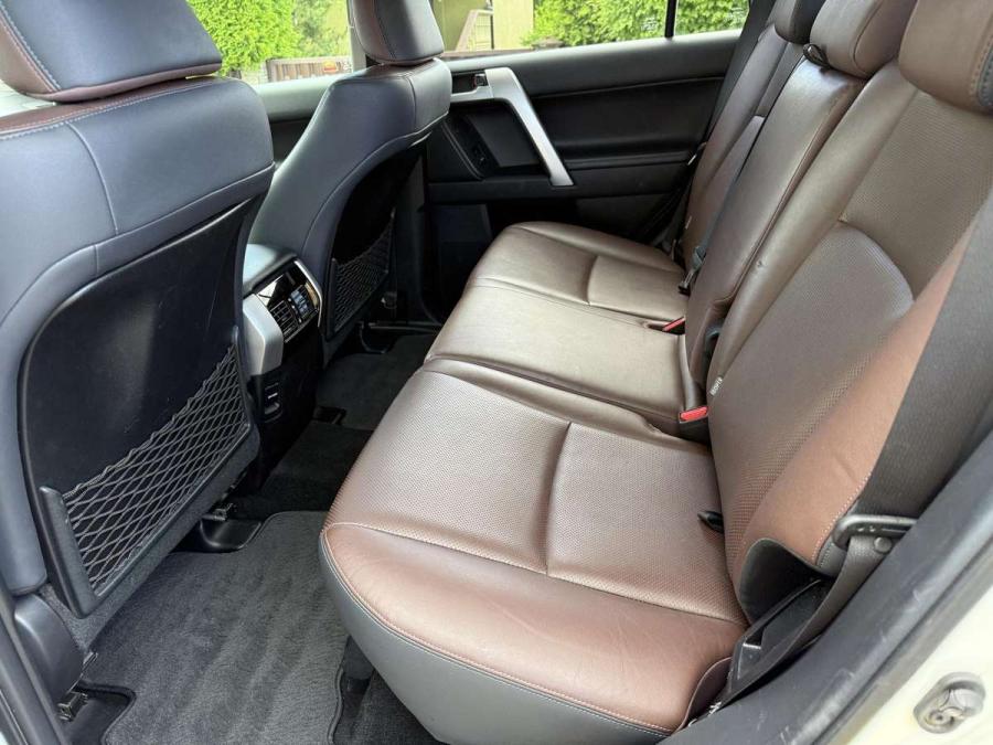 White Toyota Land Cruiser 2018 in Marijampole, with an engine capacity of 2.76 L and mileage of 150 thousand km for 33600 €, photo 11 on AUTOMOTO.COM.LV