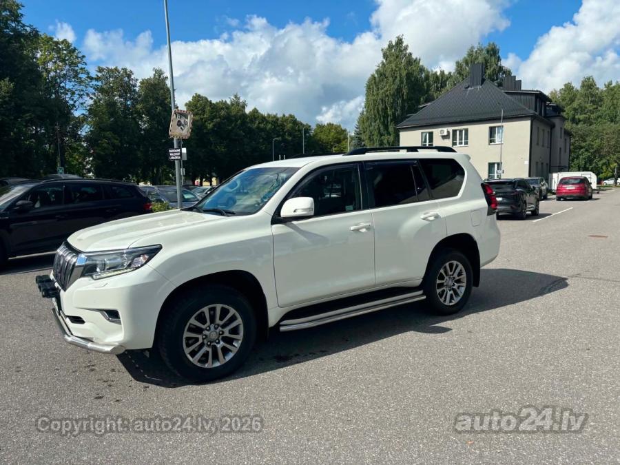 Balts Toyota Land Cruiser 2018 Pērnava, ar dzinēja tilpumu 2.80 L un nobraukumu 235 tūkst. km par 38900 €, foto 3 vietnē AUTOMOTO.COM.LV