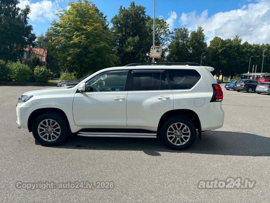 Balts Toyota Land Cruiser 2018 Pērnava, ar dzinēja tilpumu 2.80 L un nobraukumu 235 tūkst. km par 38900 €, foto 4 vietnē AUTOMOTO.COM.LV