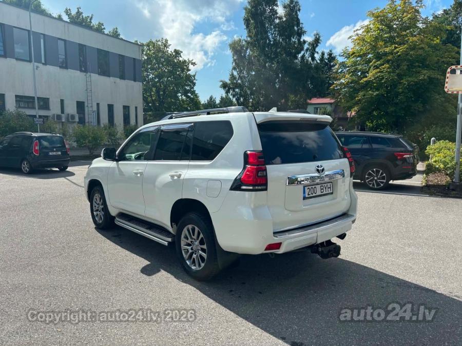 Balts Toyota Land Cruiser 2018 Pērnava, ar dzinēja tilpumu 2.80 L un nobraukumu 235 tūkst. km par 38900 €, foto 5 vietnē AUTOMOTO.COM.LV