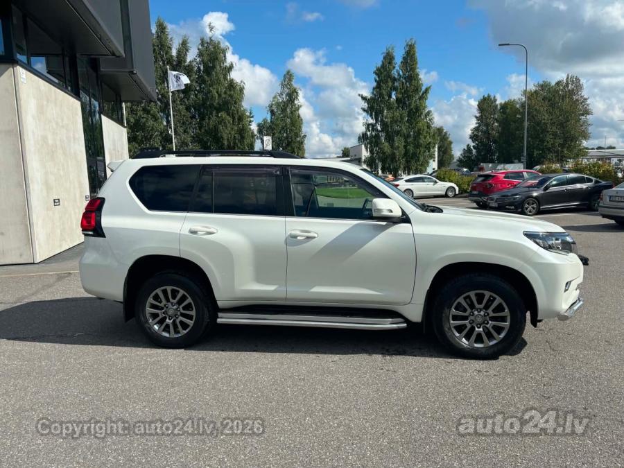 Balts Toyota Land Cruiser 2018 Pērnava, ar dzinēja tilpumu 2.80 L un nobraukumu 235 tūkst. km par 38900 €, foto 6 vietnē AUTOMOTO.COM.LV
