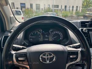Balts Toyota Land Cruiser 2018 Pērnava, ar dzinēja tilpumu 2.80 L un nobraukumu 235 tūkst. km par 38900 €, foto 9 vietnē AUTOMOTO.COM.LV