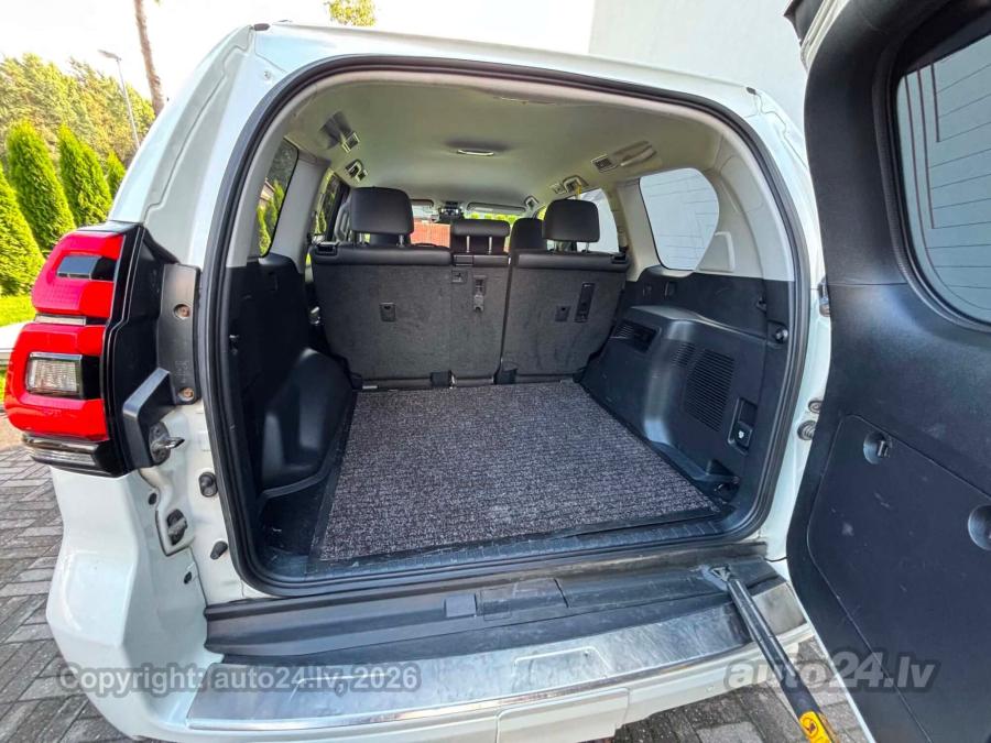 Balts Toyota Land Cruiser 2018 Pērnava, ar dzinēja tilpumu 2.80 L un nobraukumu 235 tūkst. km par 38900 €, foto 10 vietnē AUTOMOTO.COM.LV