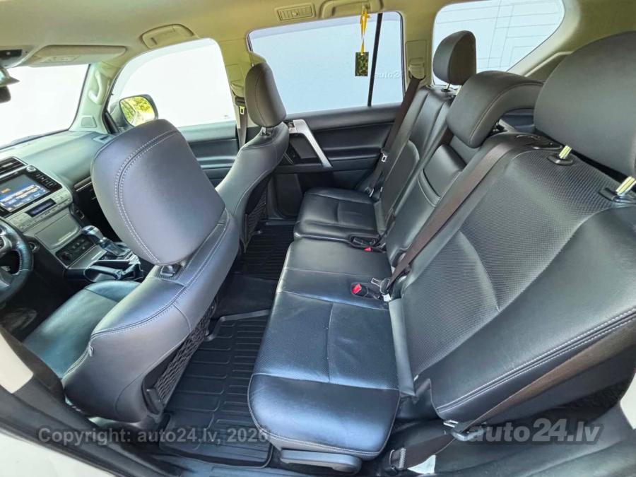 Balts Toyota Land Cruiser 2018 Pērnava, ar dzinēja tilpumu 2.80 L un nobraukumu 235 tūkst. km par 38900 €, foto 11 vietnē AUTOMOTO.COM.LV