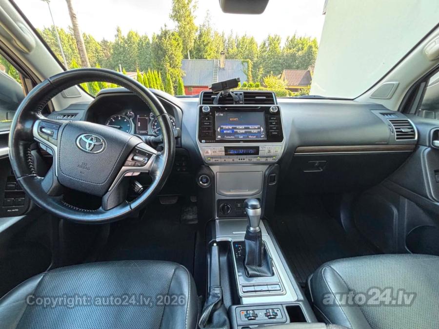 Balts Toyota Land Cruiser 2018 Pērnava, ar dzinēja tilpumu 2.80 L un nobraukumu 235 tūkst. km par 38900 €, foto 13 vietnē AUTOMOTO.COM.LV