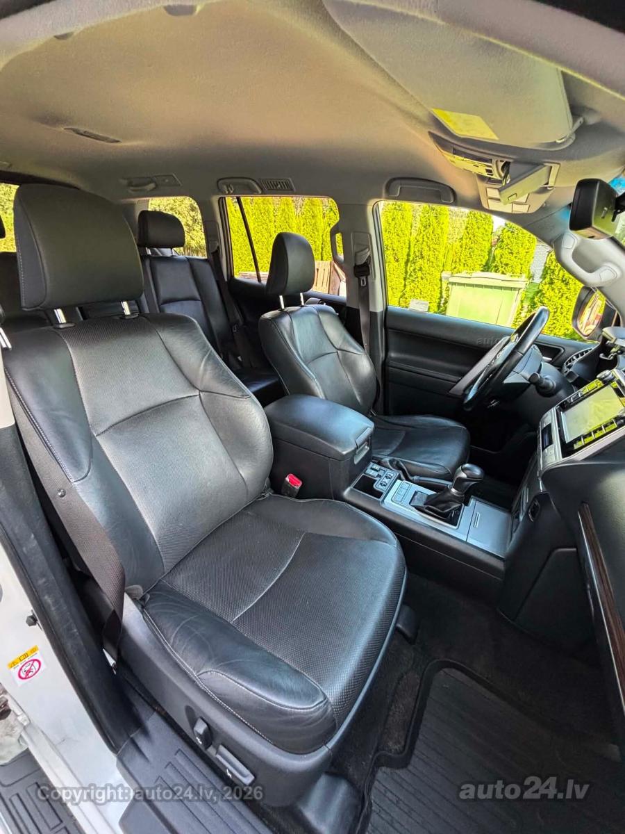 Balts Toyota Land Cruiser 2018 Pērnava, ar dzinēja tilpumu 2.80 L un nobraukumu 235 tūkst. km par 38900 €, foto 17 vietnē AUTOMOTO.COM.LV