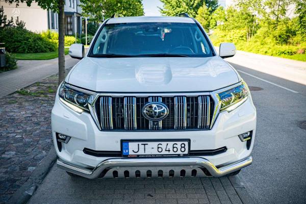 Тойота Ленд Крузер 2018 в Рига на AUTOMOTO.COM.LV Белый Тойота Ленд Крузер 2018 в Рига, объемом двигателя 2.76 л и пробегом 109 тыс. км за 42990 €, фото 3 на AUTOMOTO.COM.LV