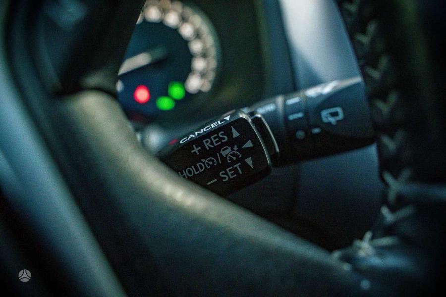 Balts Toyota Land Cruiser 2018 Rīga, ar dzinēja tilpumu 2.76 L un nobraukumu 109 tūkst. km par 42990 €, foto 16 vietnē AUTOMOTO.COM.LV