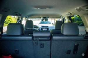 Balts Toyota Land Cruiser 2018 Rīga, ar dzinēja tilpumu 2.76 L un nobraukumu 109 tūkst. km par 42990 €, foto 30 vietnē AUTOMOTO.COM.LV