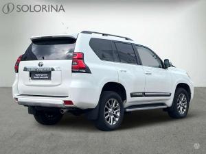 White Toyota Land Cruiser 2019 in Klaipeda, with an engine capacity of 2.76 L and mileage of 104 thousand km for 41000 €, photo 3 on AUTOMOTO.COM.LV