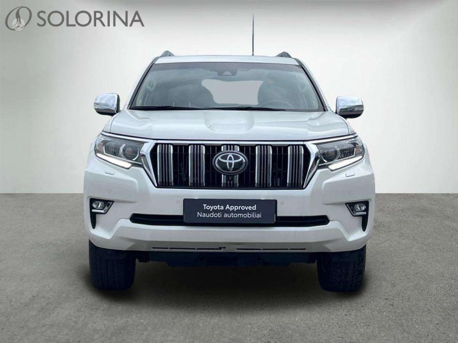 White Toyota Land Cruiser 2019 in Klaipeda, with an engine capacity of 2.76 L and mileage of 104 thousand km for 41000 €, photo 6 on AUTOMOTO.COM.LV