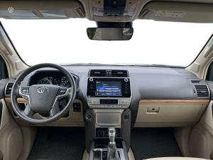 White Toyota Land Cruiser 2019 in Klaipeda, with an engine capacity of 2.76 L and mileage of 104 thousand km for 41000 €, photo 9 on AUTOMOTO.COM.LV
