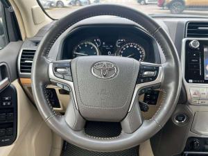 White Toyota Land Cruiser 2019 in Klaipeda, with an engine capacity of 2.76 L and mileage of 104 thousand km for 41000 €, photo 13 on AUTOMOTO.COM.LV
