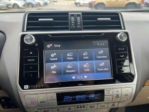 White Toyota Land Cruiser 2019 in Klaipeda, with an engine capacity of 2.76 L and mileage of 104 thousand km for 41000 €, photo 14 on AUTOMOTO.COM.LV