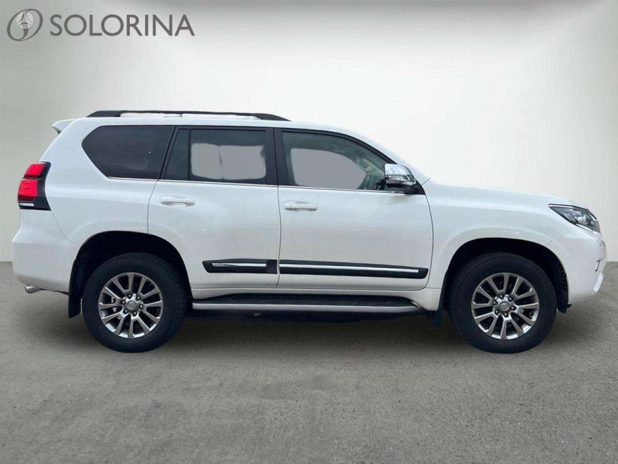White Toyota Land Cruiser 2019 in Klaipeda, with an engine capacity of 2.76 L and mileage of 104 thousand km for 41000 €, photo 17 on AUTOMOTO.COM.LV