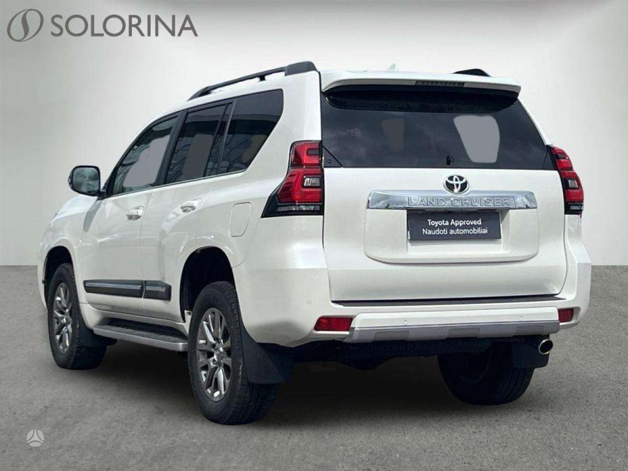 White Toyota Land Cruiser 2019 in Klaipeda, with an engine capacity of 2.76 L and mileage of 104 thousand km for 41000 €, photo 18 on AUTOMOTO.COM.LV