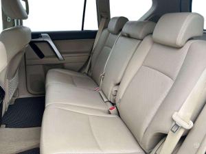 White Toyota Land Cruiser 2019 in Klaipeda, with an engine capacity of 2.76 L and mileage of 104 thousand km for 41000 €, photo 20 on AUTOMOTO.COM.LV