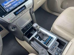 White Toyota Land Cruiser 2019 in Klaipeda, with an engine capacity of 2.76 L and mileage of 104 thousand km for 41000 €, photo 21 on AUTOMOTO.COM.LV