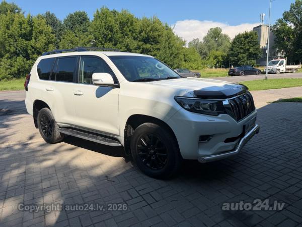 Toyota Land Cruiser 2020 in Riga on AUTOMOTO.COM.LV White Toyota Land Cruiser 2020 in Riga, with an engine capacity of 2.80 L and mileage of 125 thousand km for 43000 €, photo 4 on AUTOMOTO.COM.LV