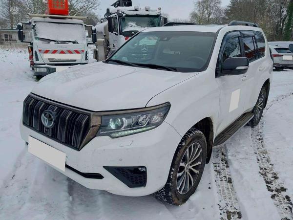 Balts Toyota Land Cruiser 2021 Viļņa, ar dzinēja tilpumu 2.76 L un nobraukumu 232 tūkst. km par 40690 €, foto 3 vietnē AUTOMOTO.COM.LV