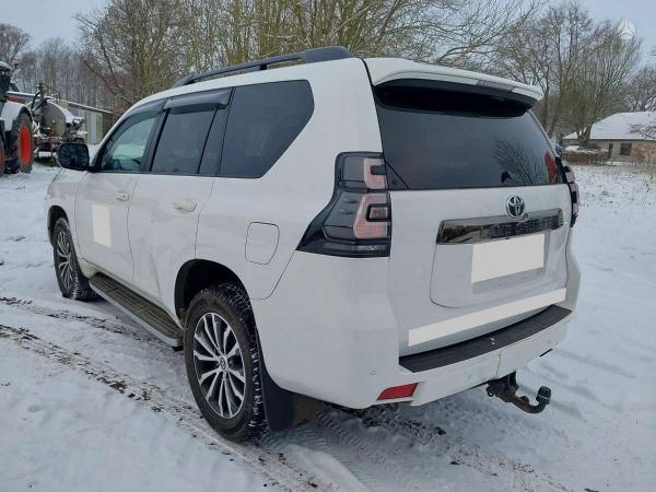 Balts Toyota Land Cruiser 2021 Viļņa, ar dzinēja tilpumu 2.76 L un nobraukumu 232 tūkst. km par 40690 €, foto 6 vietnē AUTOMOTO.COM.LV
