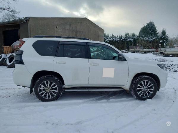 Balts Toyota Land Cruiser 2021 Viļņa, ar dzinēja tilpumu 2.76 L un nobraukumu 232 tūkst. km par 40690 €, foto 8 vietnē AUTOMOTO.COM.LV