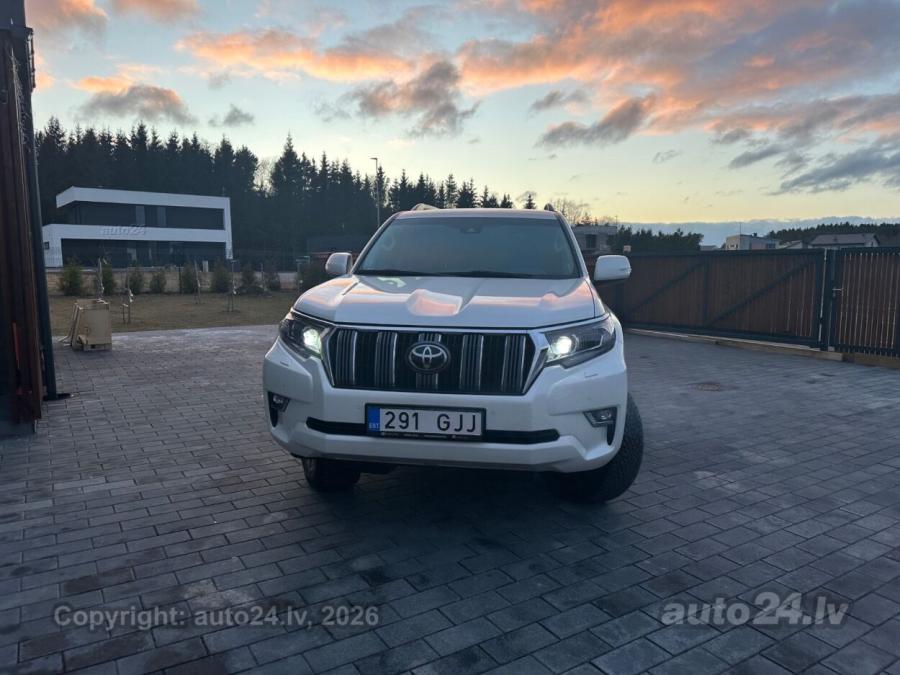 Balts Toyota Land Cruiser 2021 Tallina, ar dzinēja tilpumu 2.80 L un nobraukumu 127 tūkst. km par 52900 €, foto 1 vietnē AUTOMOTO.COM.LV