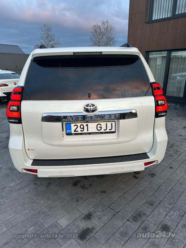 Balts Toyota Land Cruiser 2021 Tallina, ar dzinēja tilpumu 2.80 L un nobraukumu 127 tūkst. km par 52900 €, foto 7 vietnē AUTOMOTO.COM.LV