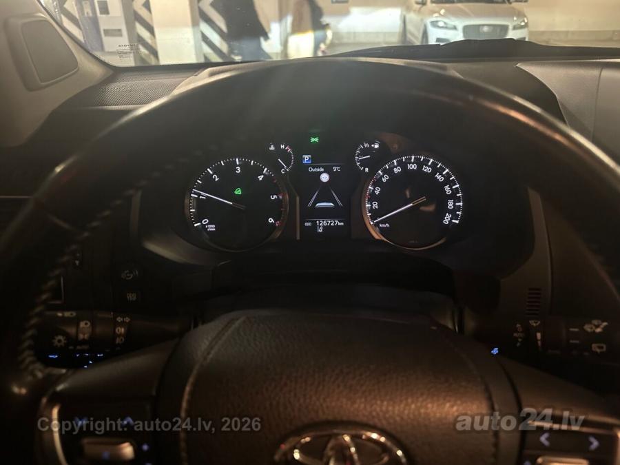Balts Toyota Land Cruiser 2021 Tallina, ar dzinēja tilpumu 2.80 L un nobraukumu 127 tūkst. km par 52900 €, foto 9 vietnē AUTOMOTO.COM.LV