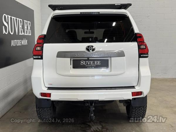 Balts Toyota Land Cruiser 2021 Tallina, ar dzinēja tilpumu 2.80 L un nobraukumu 22 tūkst. km par 59995 €, foto 8 vietnē AUTOMOTO.COM.LV