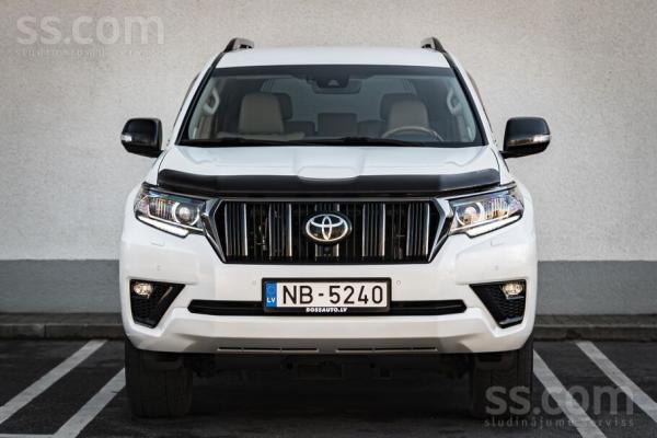 White Toyota Land Cruiser 2021 in Riga, with an engine capacity of 2.80 L and mileage of 42 thousand km for 50950 €, photo 3 on AUTOMOTO.COM.LV