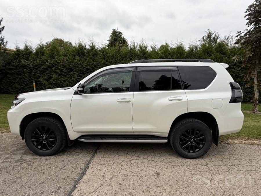 Balts Toyota Land Cruiser 2021 Rīga, ar dzinēja tilpumu 2.80 L un nobraukumu 128 tūkst. km par 50000 €, foto 1 vietnē AUTOMOTO.COM.LV