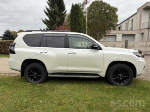 Balts Toyota Land Cruiser 2021 Rīga, ar dzinēja tilpumu 2.80 L un nobraukumu 128 tūkst. km par 50000 €, foto 3 vietnē AUTOMOTO.COM.LV