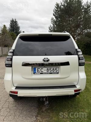 Balts Toyota Land Cruiser 2021 Rīga, ar dzinēja tilpumu 2.80 L un nobraukumu 128 tūkst. km par 50000 €, foto 4 vietnē AUTOMOTO.COM.LV