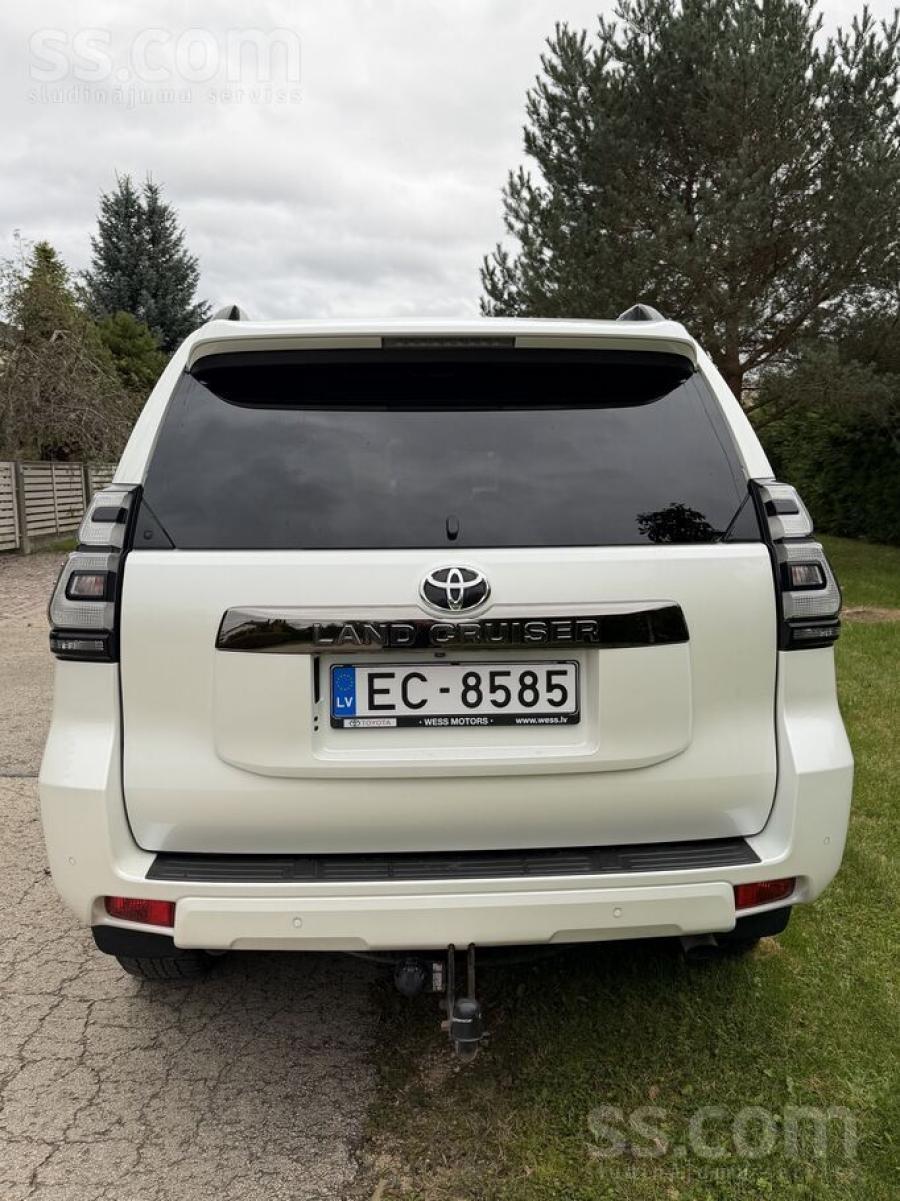 Balts Toyota Land Cruiser 2021 Rīga, ar dzinēja tilpumu 2.80 L un nobraukumu 128 tūkst. km par 50000 €, foto 4 vietnē AUTOMOTO.COM.LV