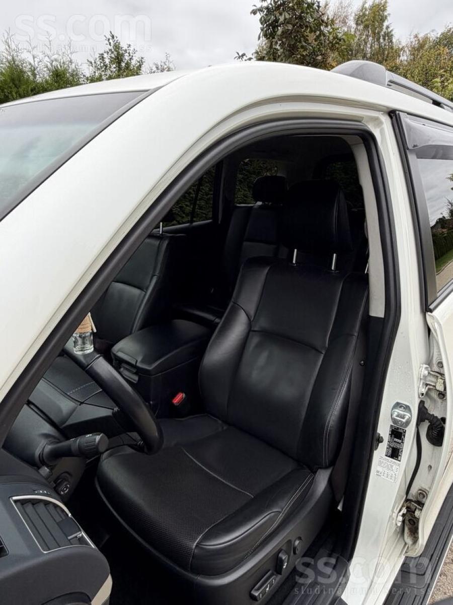Balts Toyota Land Cruiser 2021 Rīga, ar dzinēja tilpumu 2.80 L un nobraukumu 128 tūkst. km par 50000 €, foto 6 vietnē AUTOMOTO.COM.LV