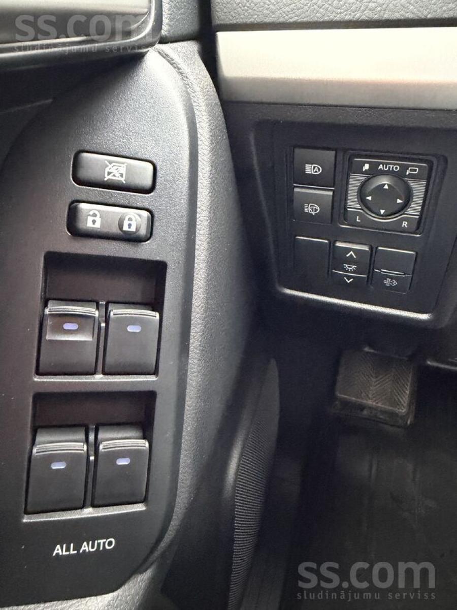 Balts Toyota Land Cruiser 2021 Rīga, ar dzinēja tilpumu 2.80 L un nobraukumu 128 tūkst. km par 50000 €, foto 9 vietnē AUTOMOTO.COM.LV