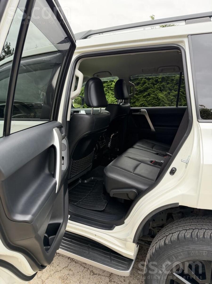 Balts Toyota Land Cruiser 2021 Rīga, ar dzinēja tilpumu 2.80 L un nobraukumu 128 tūkst. km par 50000 €, foto 11 vietnē AUTOMOTO.COM.LV