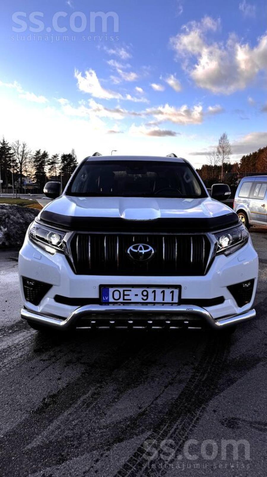 Balts Toyota Land Cruiser 2022 Rīga, ar dzinēja tilpumu 2.80 L un nobraukumu 79 tūkst. km par 64500 €, foto 1 vietnē AUTOMOTO.COM.LV