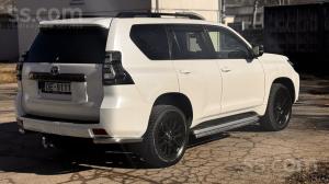 White Toyota Land Cruiser 2022 in Riga, with an engine capacity of 2.80 L and mileage of 79 thousand km for 49999 €, photo 6 on AUTOMOTO.COM.LV